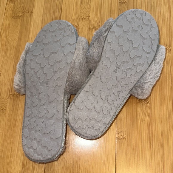 SKIMS | Shoes | Skims Fuzzy Fauxfur Slide Slippers In Gray New | Poshmark